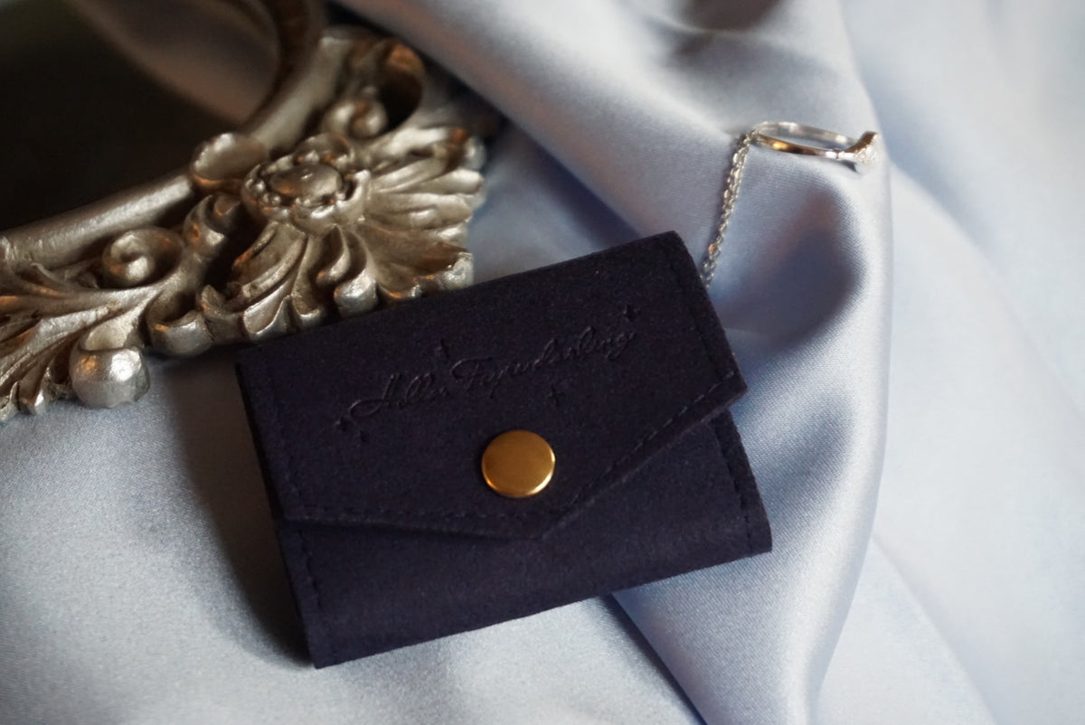 Velaris Signet Ring & Necklace Set w/Jewelry Case - Licensed - Advent ...
